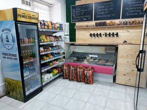 Берлога (pereulok Pirogova No:2), bira dükkanı  Zavoljye'den