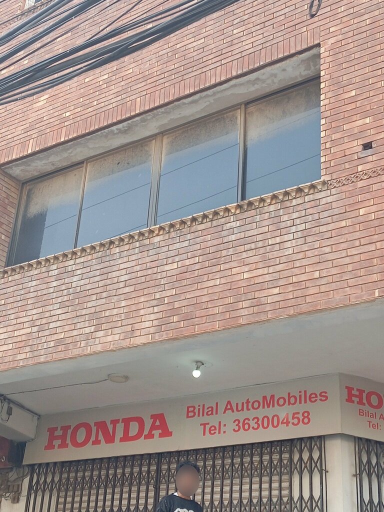 Otomobil servisi Bilal Automobiles, Lahor, foto