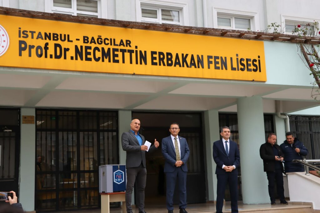 Lise Prof. Dr. Necmettin Erbakan Fen Lisesi, İstanbul, foto