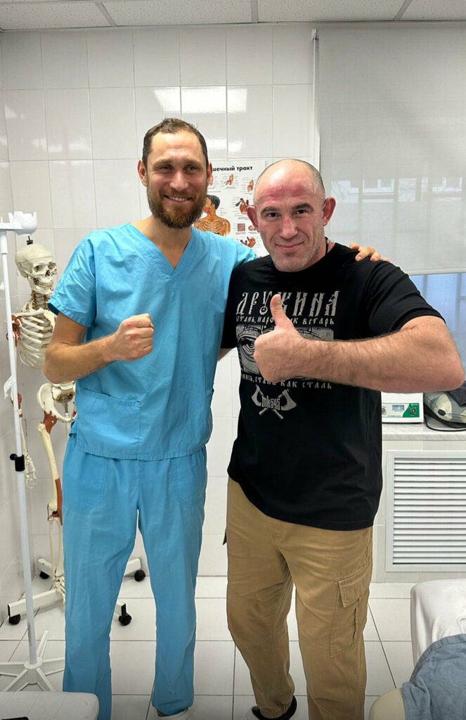 Kemik hastalıkları doktoru Manual Therapy, Lobnia, foto