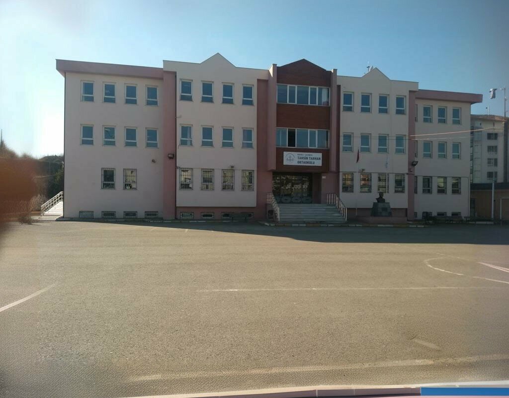 Ortaokul Çayırova Tahsin Tarhan Ortaokulu, Çayırova, foto