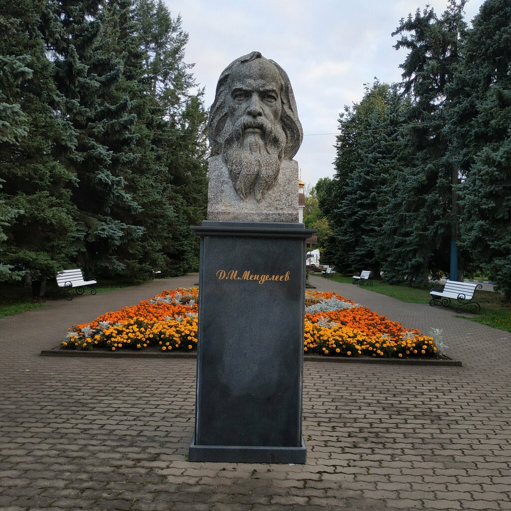 Anıt, heykel Д.И. Менделеев, Uzlovaya, foto