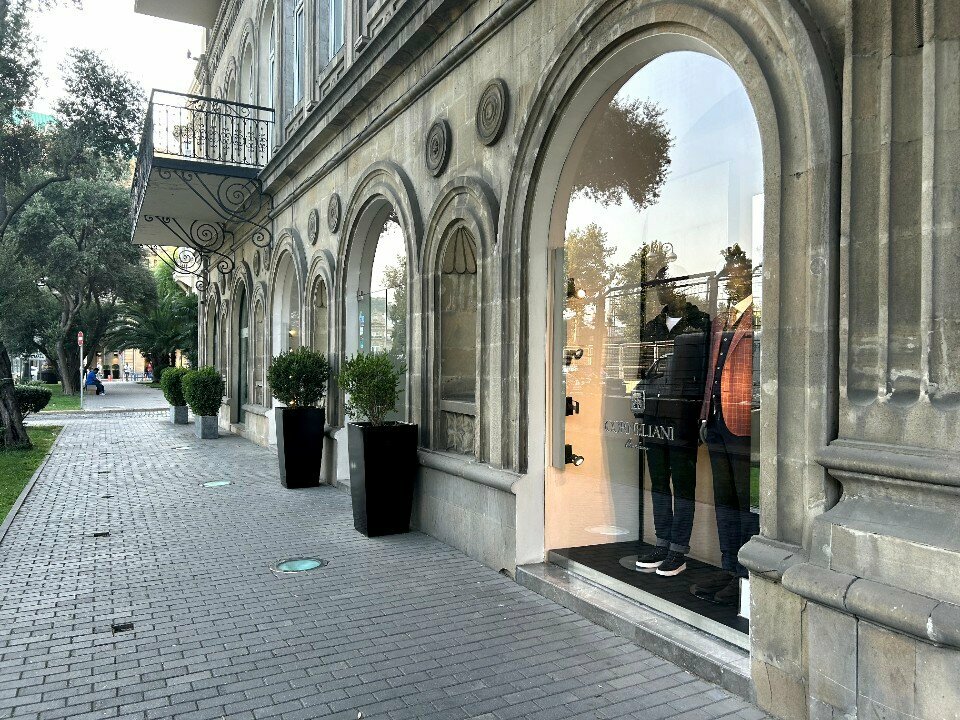 Giyim mağazası Men's Clothing Corneliani, Bakü, foto