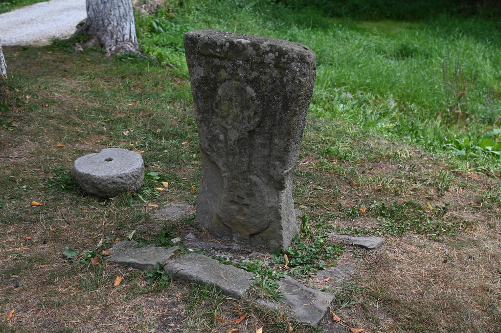 Turistik yerler Кельтский каменный крест, Karaçay‑Çerkez Cumhuriyeti, foto