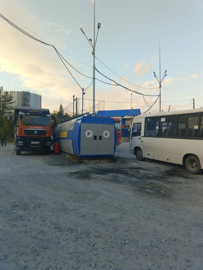 Benzin istasyonu Lukojl, Labytnangi, foto