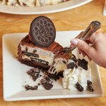 The Cheesecake Factory (Hamouda Bin Ali Al Dhaheri Street No:111), restoran  Abu Dabi'den