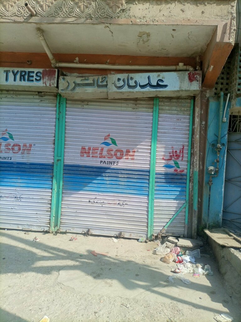 Jant ve lastikçiler Qadri tyre, Karaçi, foto