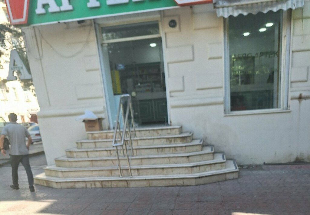 Eczaneler Montin Aptek, Bakü, foto