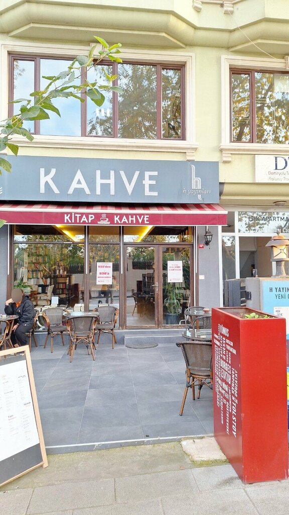 Yayınevleri, yayıncılar H Yayınları Kitap Kahve, İstanbul, foto