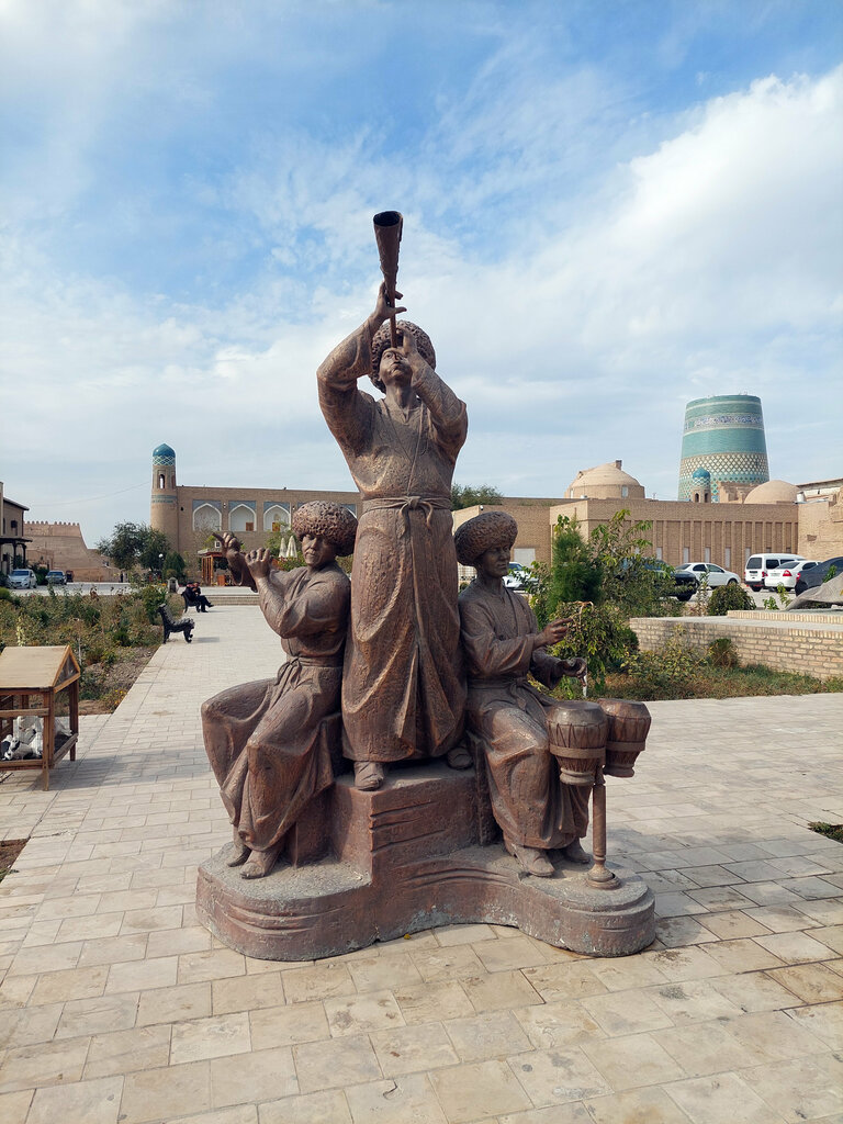 Park, sokak heykeli Tri Muzykanta, Hive, foto