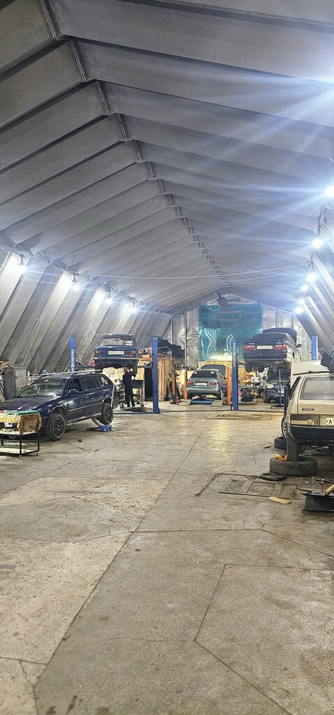 Otomobil servisi Angar-avto, Kırım Cumhuriyeti, foto