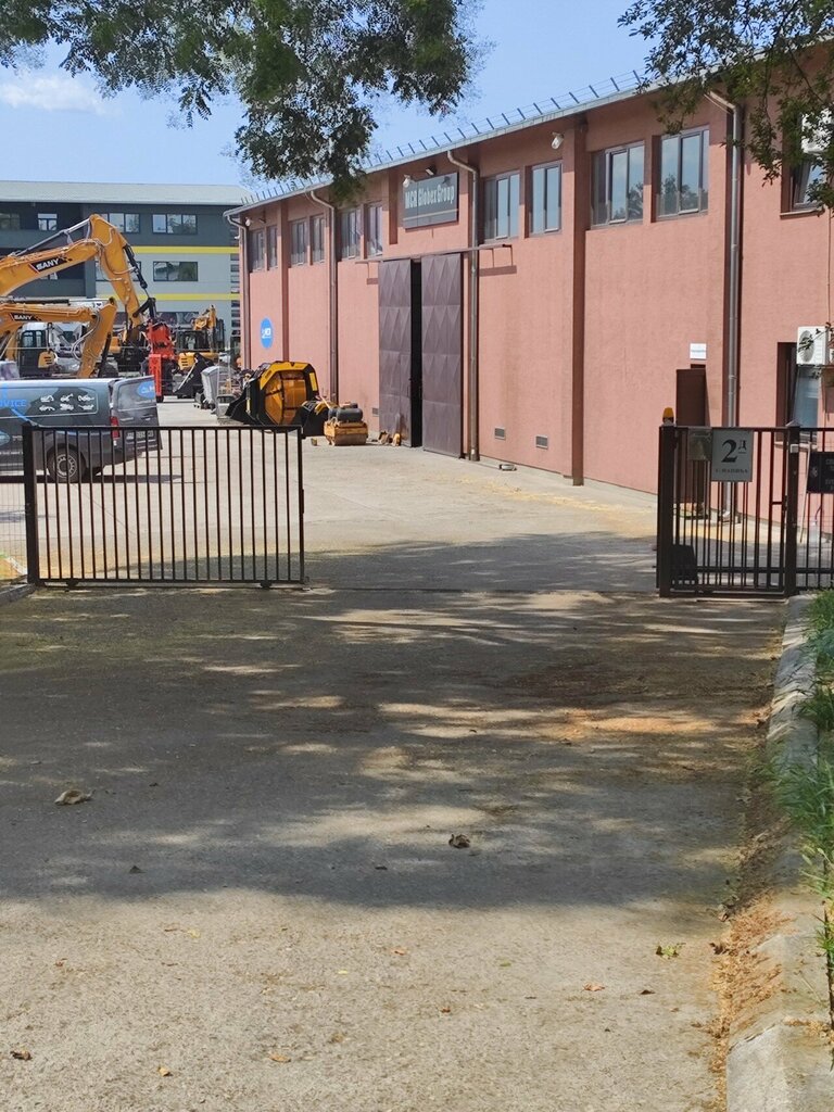 i̇nşaat makinaları ve ekipmanları Mcr Globex Group, Belgrad, foto