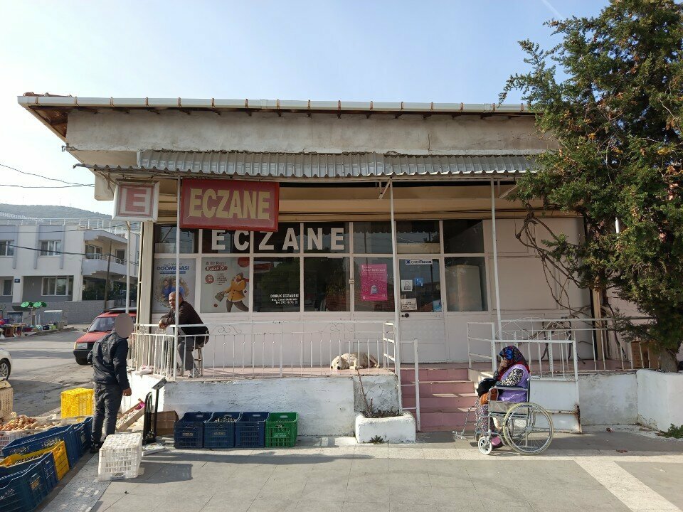 Eczaneler Doruk Eczanesi, İzmir, foto