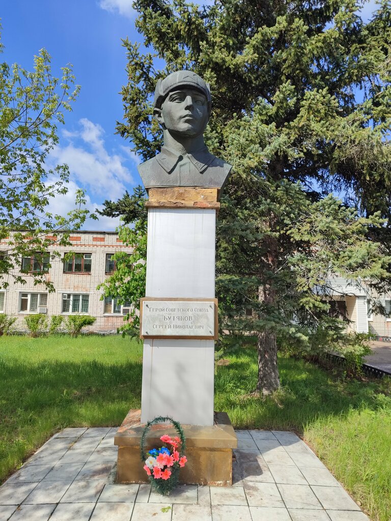 Anıt, heykel Памятник-бюст Героя Советского Союза С.Н. Бутякову, Zvenigovo, foto