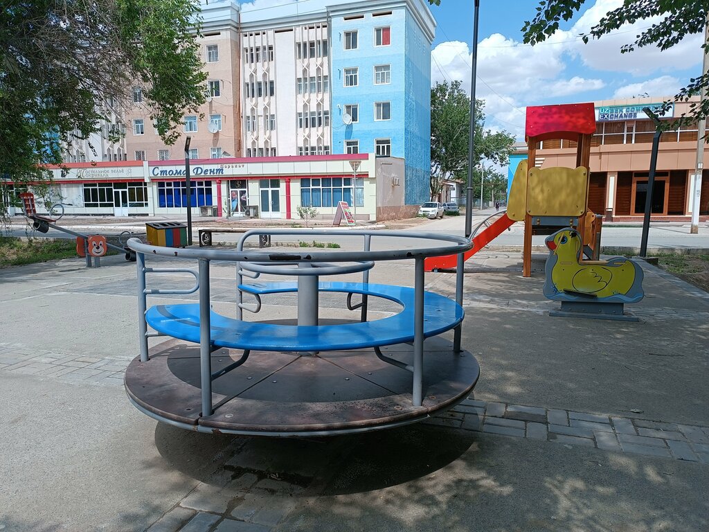 Oyun alanı Playground, Nukus, foto