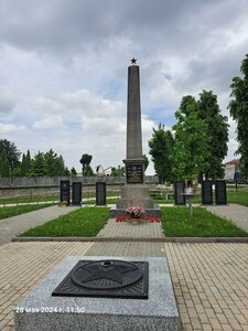 Братская могила воинов в ноябре 1942 г. при г. Алагира (Republic of Severnaya Ossetia-Alania, Alagir, ulitsa S. Kodoyeva), anıt, heykel  Alagir'den