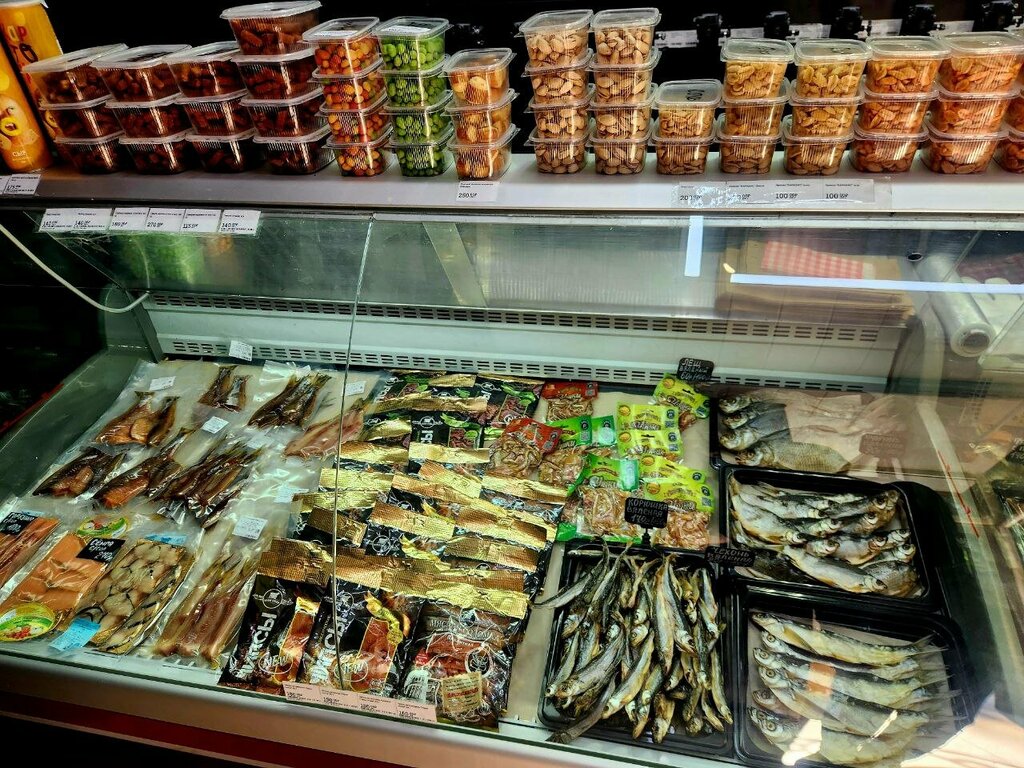 Bira dükkanı PivoBank, Yalta, foto