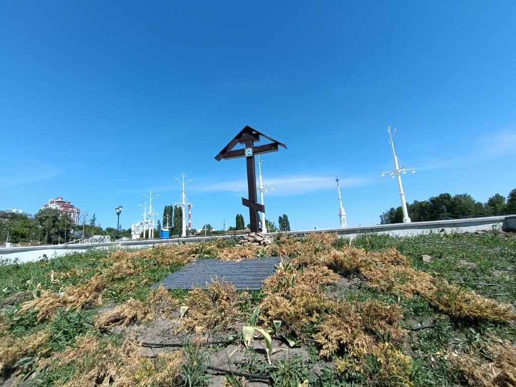 Turistik yerler The cross of worship, Voronej, foto