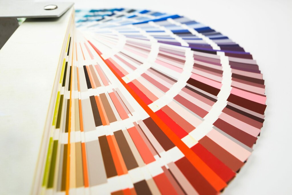 Boya ve cila malzemeleri üretim ve satış yerleri Qemtex Powder Coatings, Dubai, foto