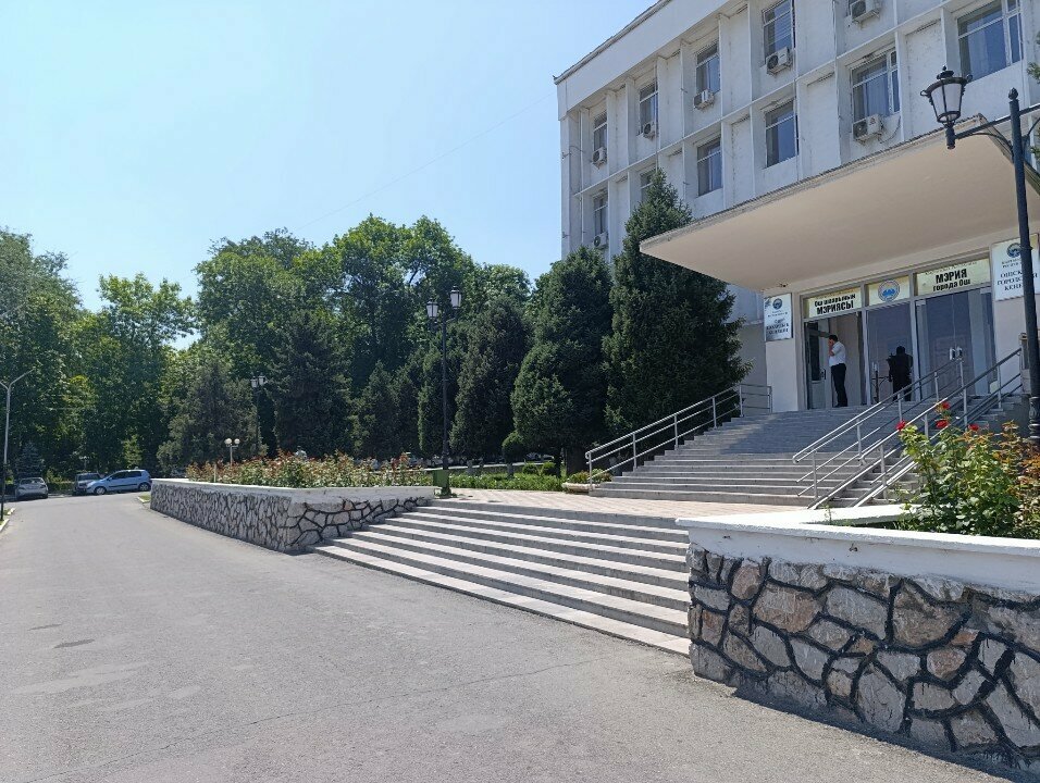 Belediyeler, devlet daireleri Oş Belediye Başkanlığı, Osh, foto