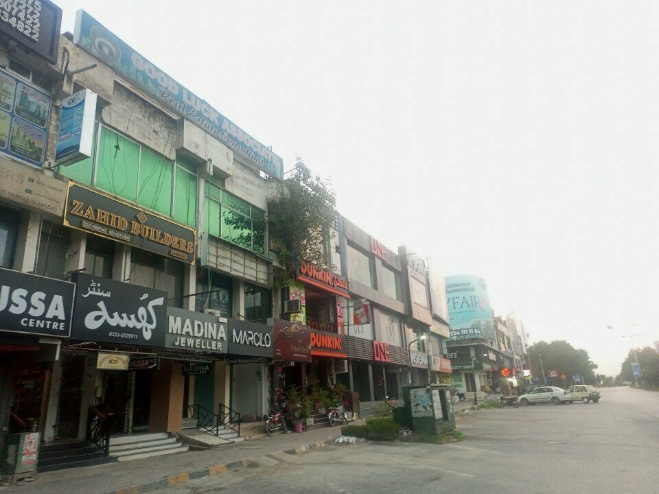 Emlak ofisi Well Done Estate, Islamabad, foto