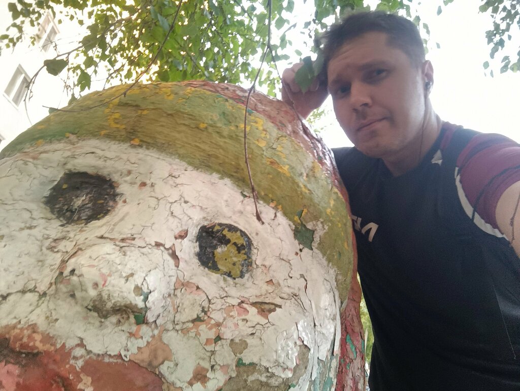 Park, sokak heykeli Гном, Belgorod, foto