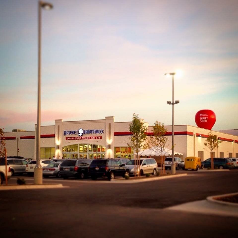 Kişisel gelişim merkezi Deseret Industries Thrift Store & Donation Center, Idaho Eyaleti, foto