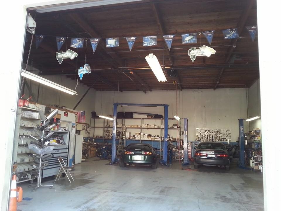 Otomobil servisi Bro Muffler, Huntington Beach, foto