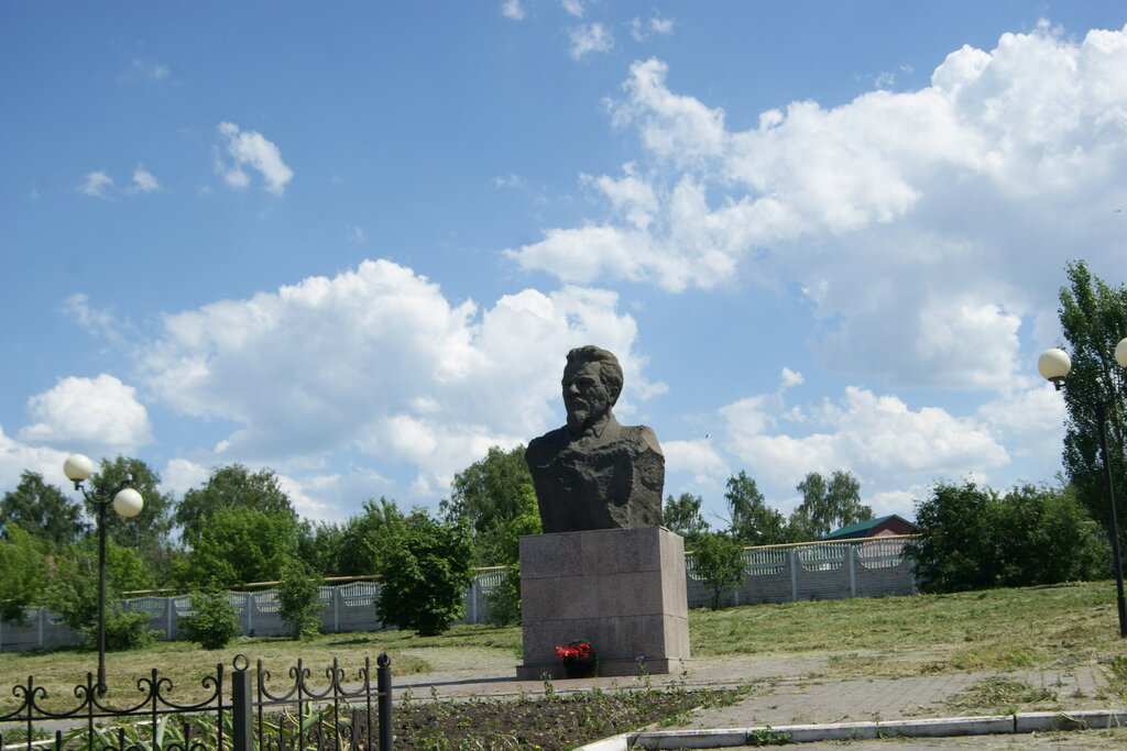 Anıt, heykel М.И. Калинин, Alatyr, foto