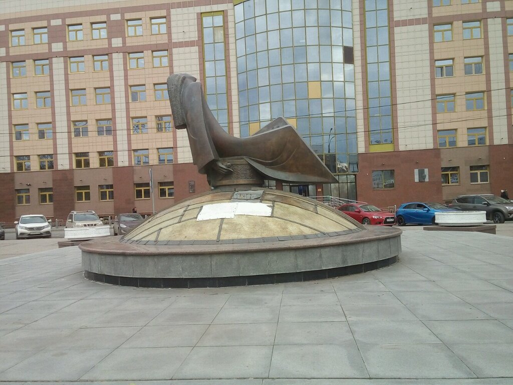 Park, sokak heykeli Нежность, Tiumen, foto