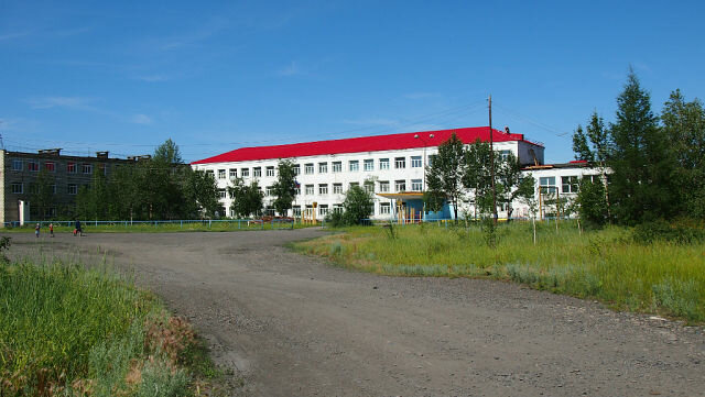 Ortaokul Средняя общеобразовательная школа, Magadan Bölgesi, foto