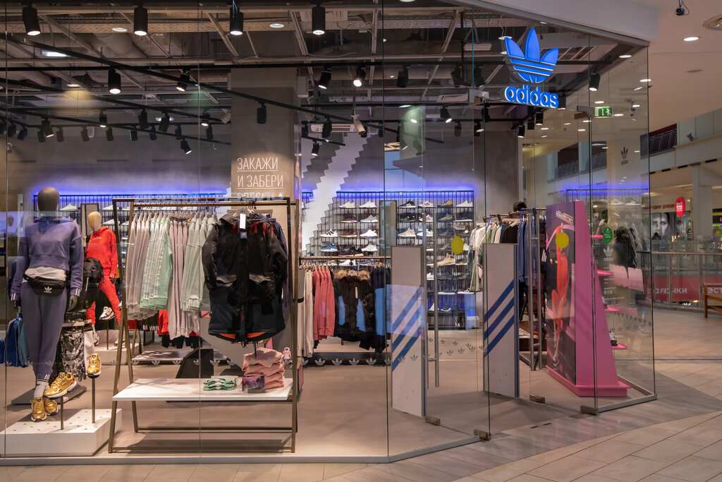 Spor giyim ve ayakkabı Adidas Originals, Moskova, foto