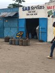 Sad Services (Brazzaville, Avenue des Trois Martyrs), tüp bayileri  Brazzaville'den