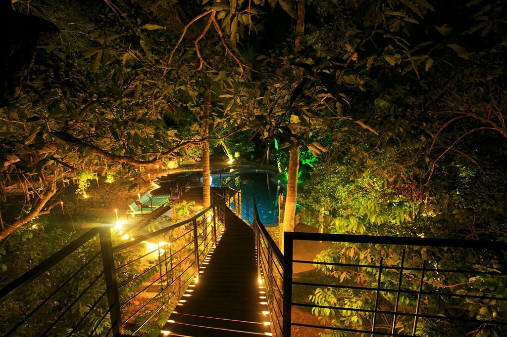 Otel Jungle Village by Thawthisa, , foto