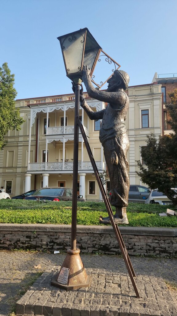Park, sokak heykeli Lamplighter, Tiflis, foto