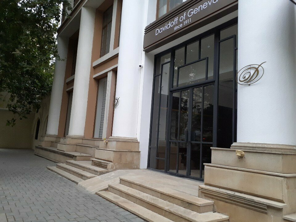 Tütün, sigara mağazaları Davidoff of Geneva, Bakü, foto
