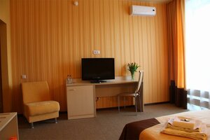 Topaz (ulitsa Kadochnikova No:7), otel  Kamensk‑Uralski'den