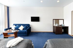 Men'K Kings (Saint Petersburg, Revolyutsii Highway, 86к2), hotel  Saint‑Petersburg'dan