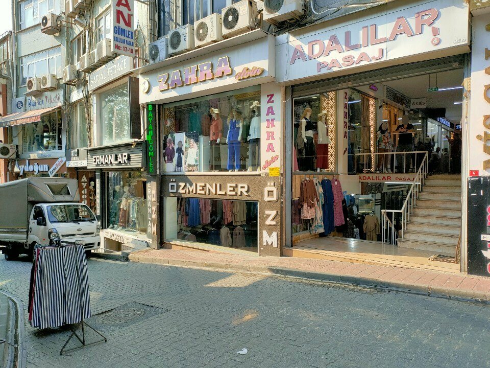 Giyim mağazası Özmenler, İstanbul, foto
