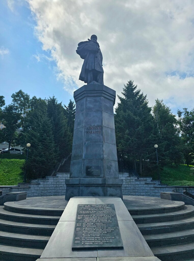 Anıt, heykel Памятник Адмиралу Макарову, Vladivostok, foto