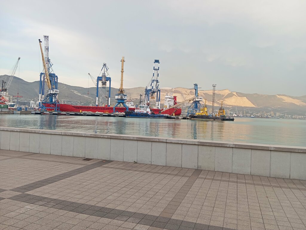 Dekorasyon ve süsleme, onur panosu Декоративное сооружение Морские ворота, Novorossiysk, foto