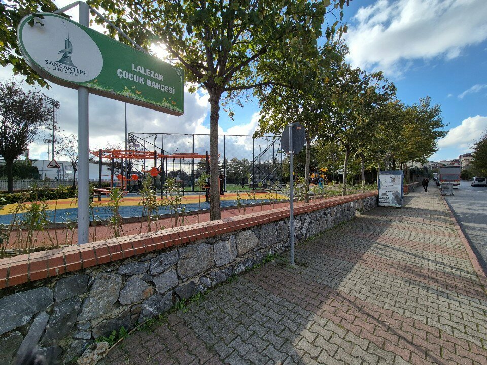 Oyun alanı Lalezar Çocuk Bahçesi, İstanbul, foto