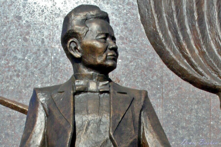 Anıt, heykel A. K. Zhubanov, Aktöbe, foto