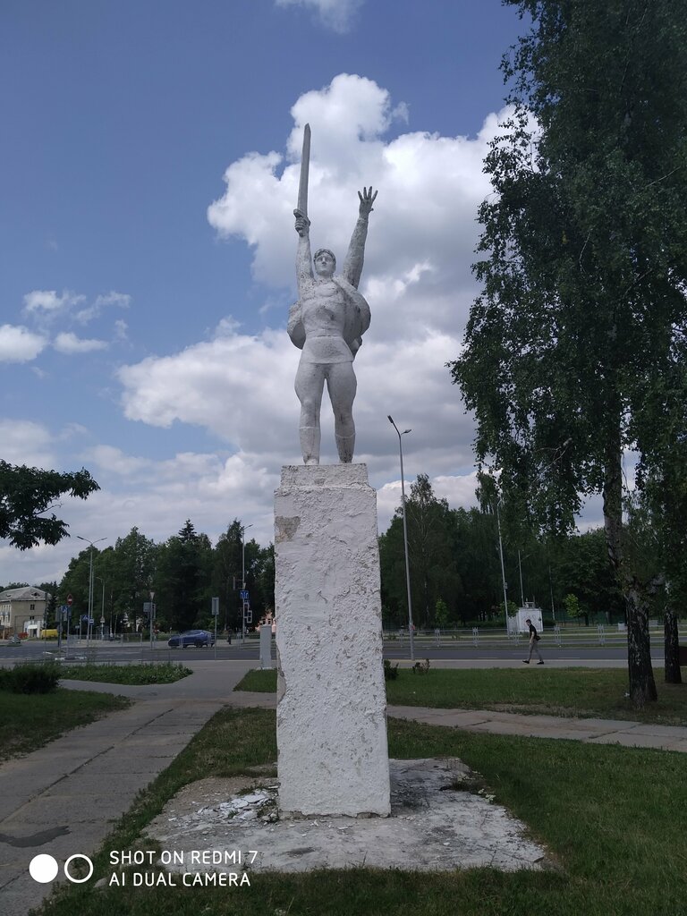 Anıt, heykel Воин с мечом, Minsk, foto