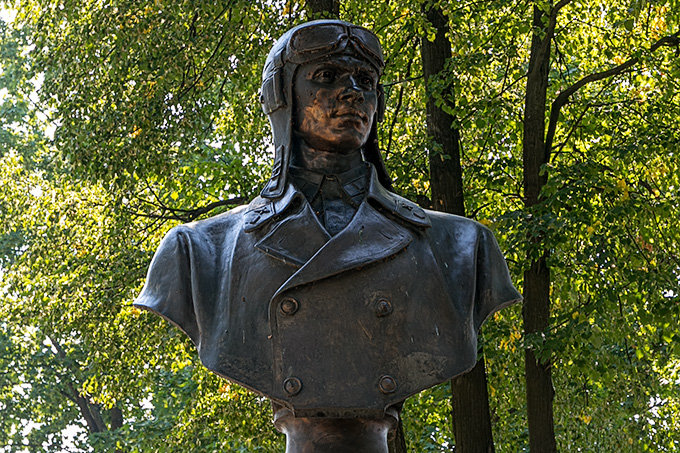 Park, sokak heykeli Памятник Н. Ф. Гастелло, Minskaya oblastı, foto