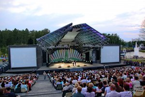 Амфитеатр (Minskaja region, Maladziechna, park Pobedy), tiyatrolar  Molodchenko'dan