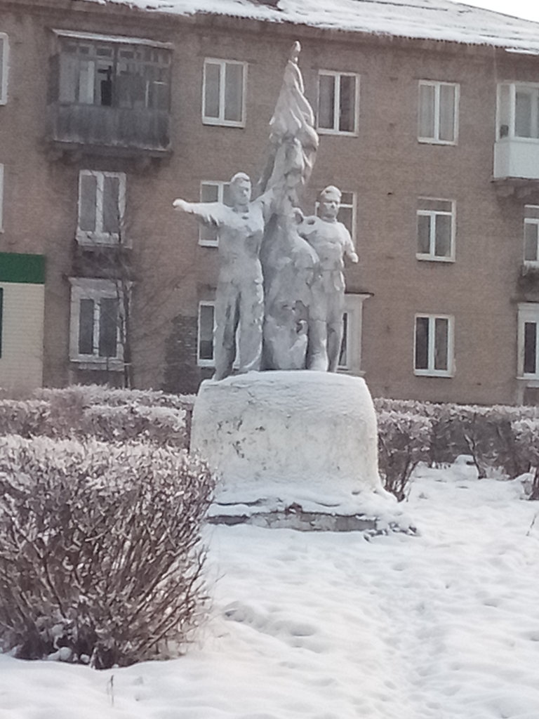 Anıt, heykel Комсомольцам, Gubaha, foto