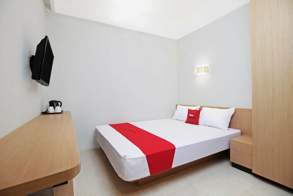 Otel RedDoorz @ Raya Kelapa Dua, Cakarta, foto