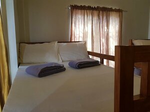 Elmar Cabin (Central Visayas, Negros Oriental, Zamboanguita, Burgos Street), otel  Baguio'dan