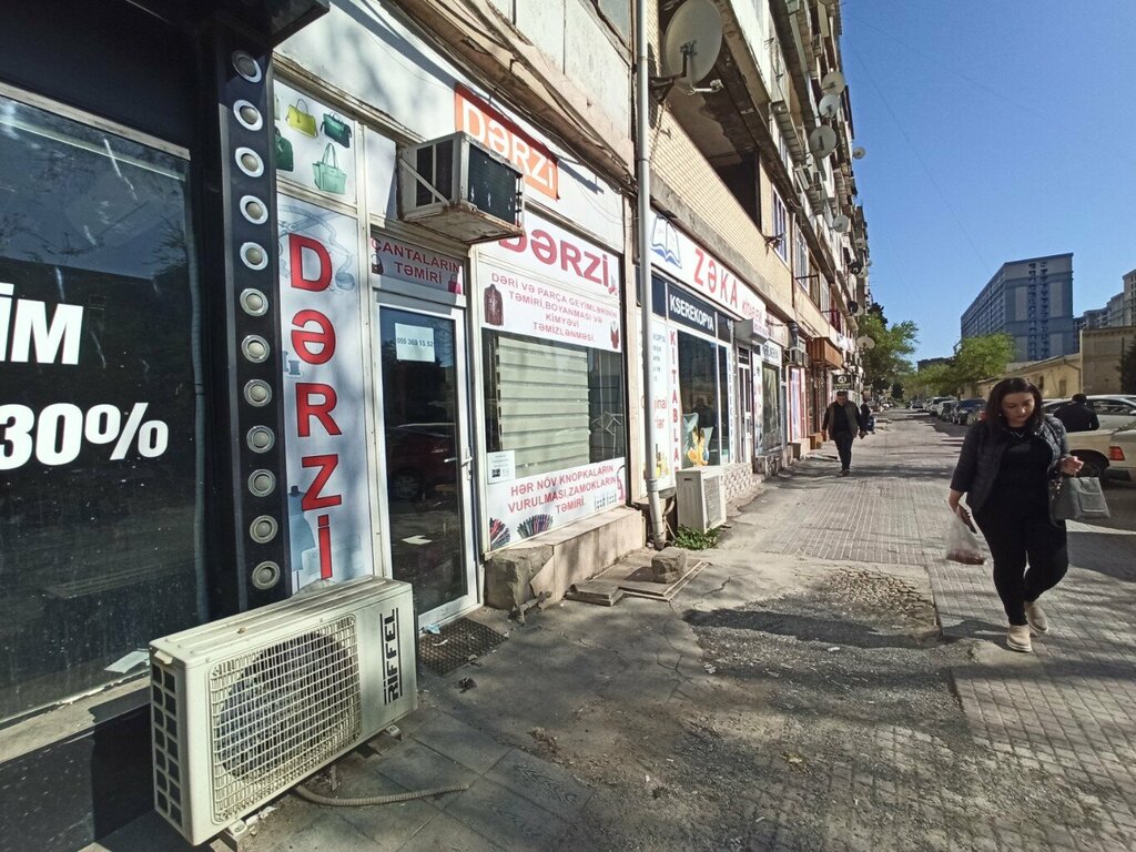 Kıyafet tamiri Dərzi, Bakü, foto